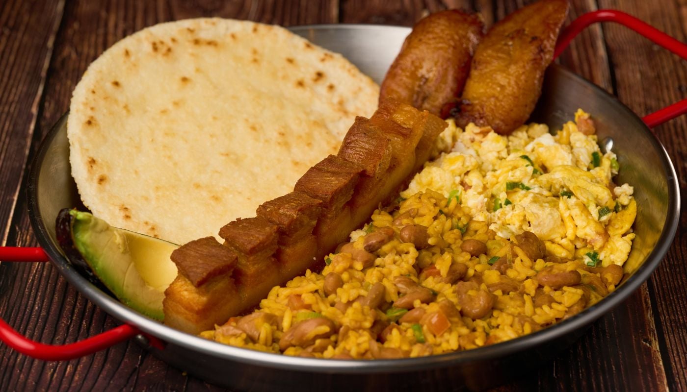 Calentado Tipico con Chicharron - Noches de Colombia Lincoln Park ...